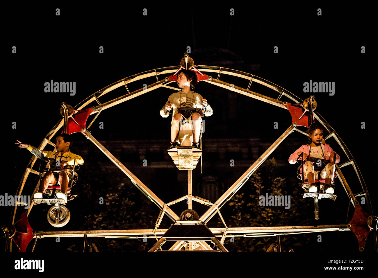 Giant dancing puppets hi-res stock photography and images - Alamy