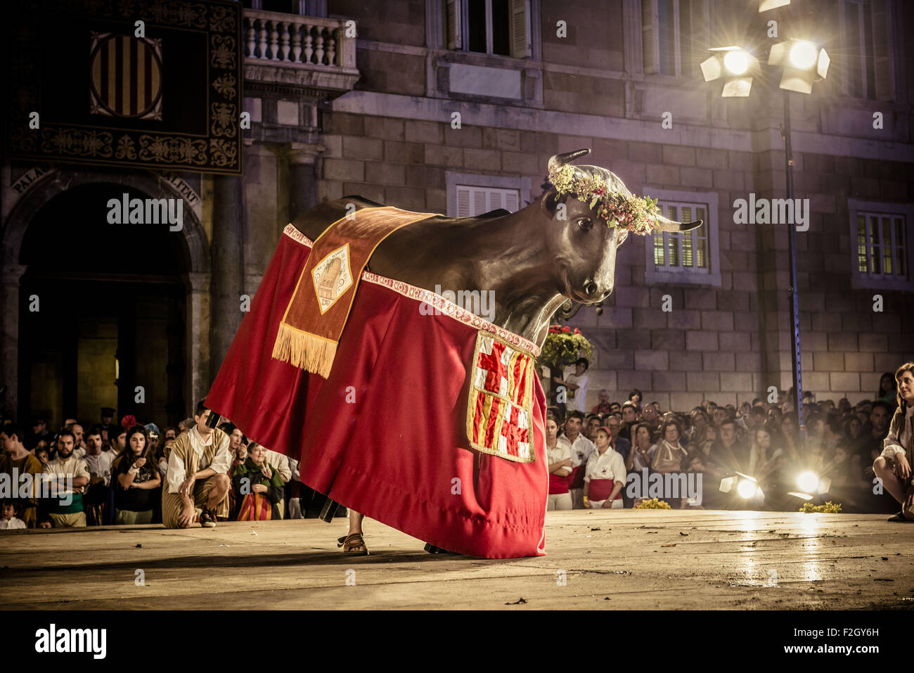 Barcelona, Catalonia, Spain. 18th Sep, 2015. The 'Ox' performs on the ...