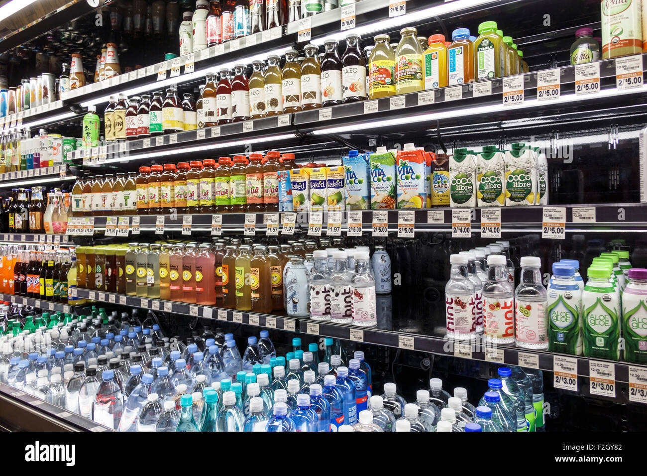 Fruit drinks on supermarket shelves hi-res stock photography and images ...