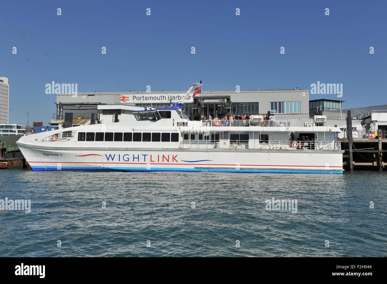 Portsmouth harbour train station hi-res stock photography and images ...