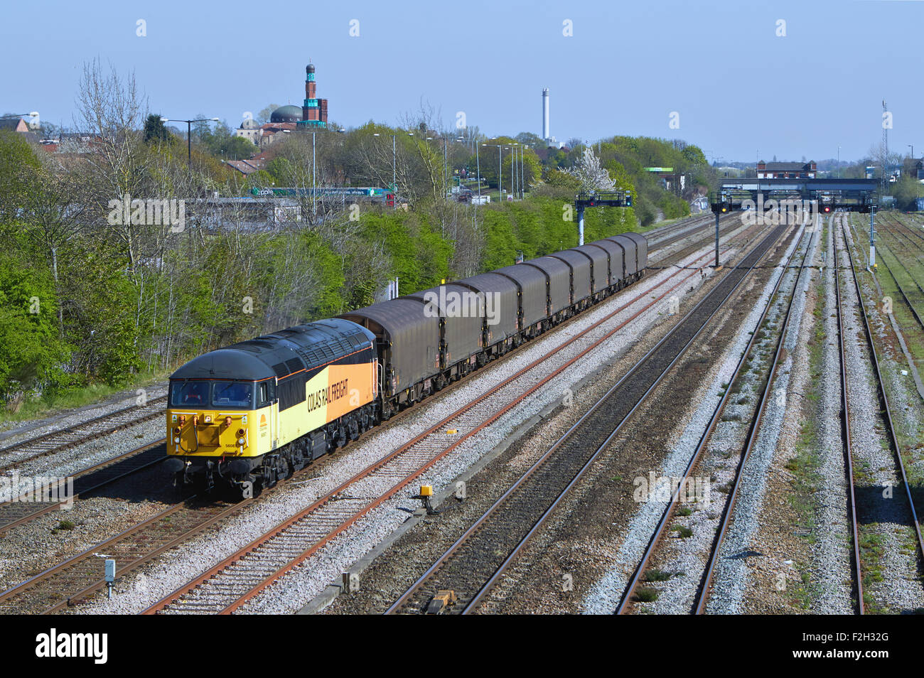 56087 passes through Small Heath having around at Tyseley with 6E07 13: ...