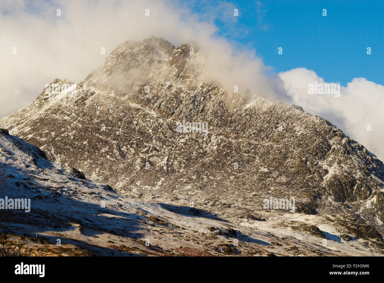 View of Tryfan in the Ogwen Valley in Snowdonia National Park, Wales ...