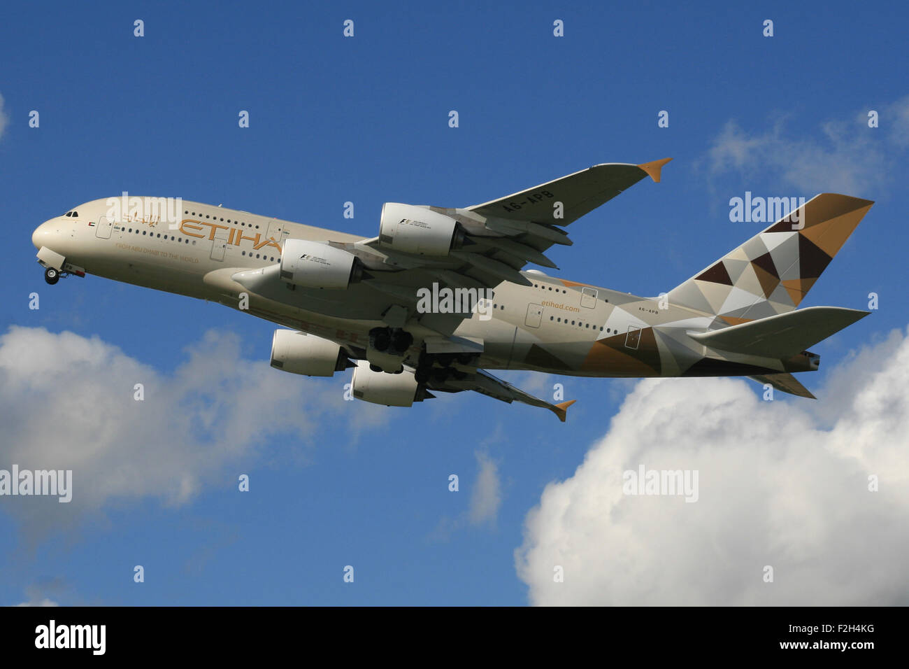 Etihad airways a380 hi-res stock photography and images - Alamy