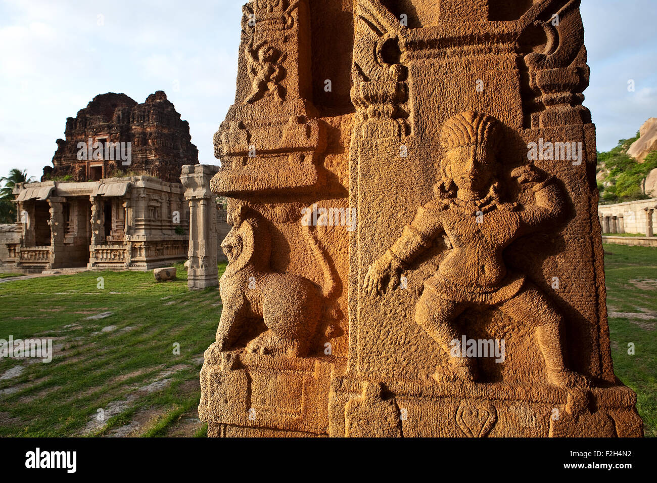 South indian temple inside hi-res stock photography and images - Alamy