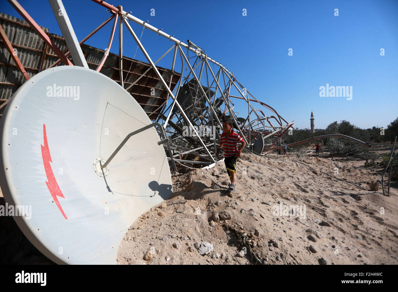 Gaza. 19th Sep, 2015. A Palestinian child plays next to a training camp ...