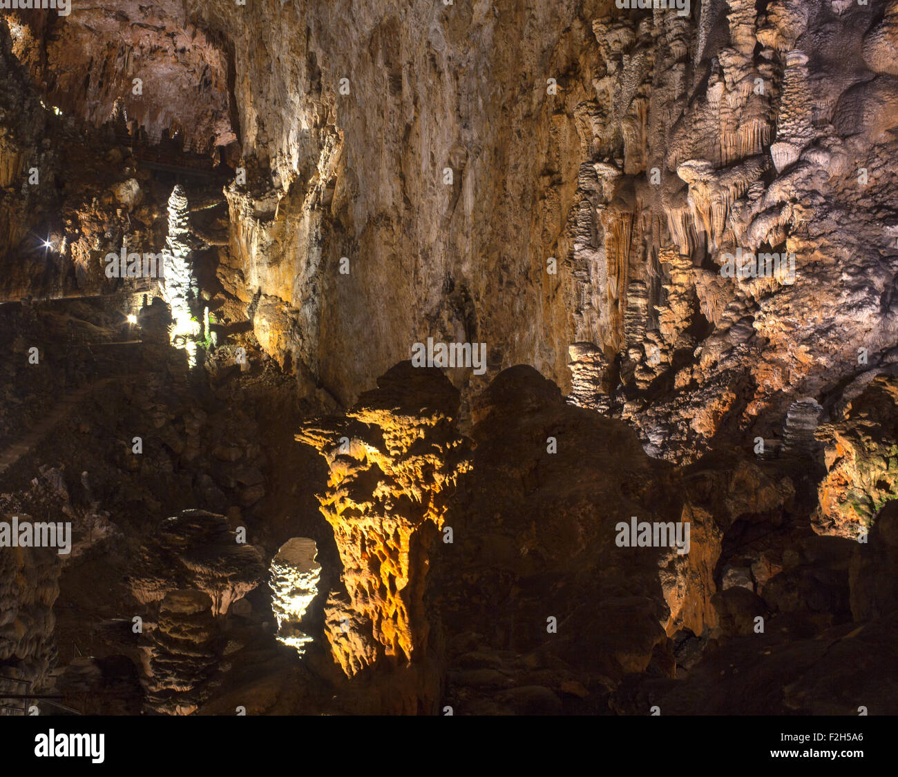 Grotta gigante hi-res stock photography and images - Alamy