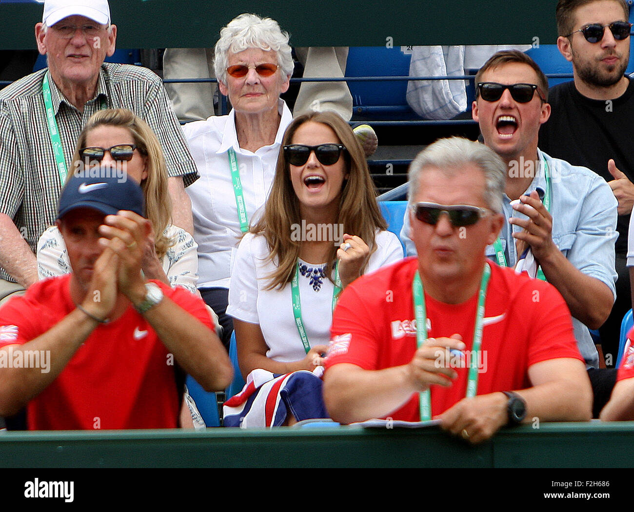 Kim Murray watches husband Andy Murray in action against Gilles Simon ...