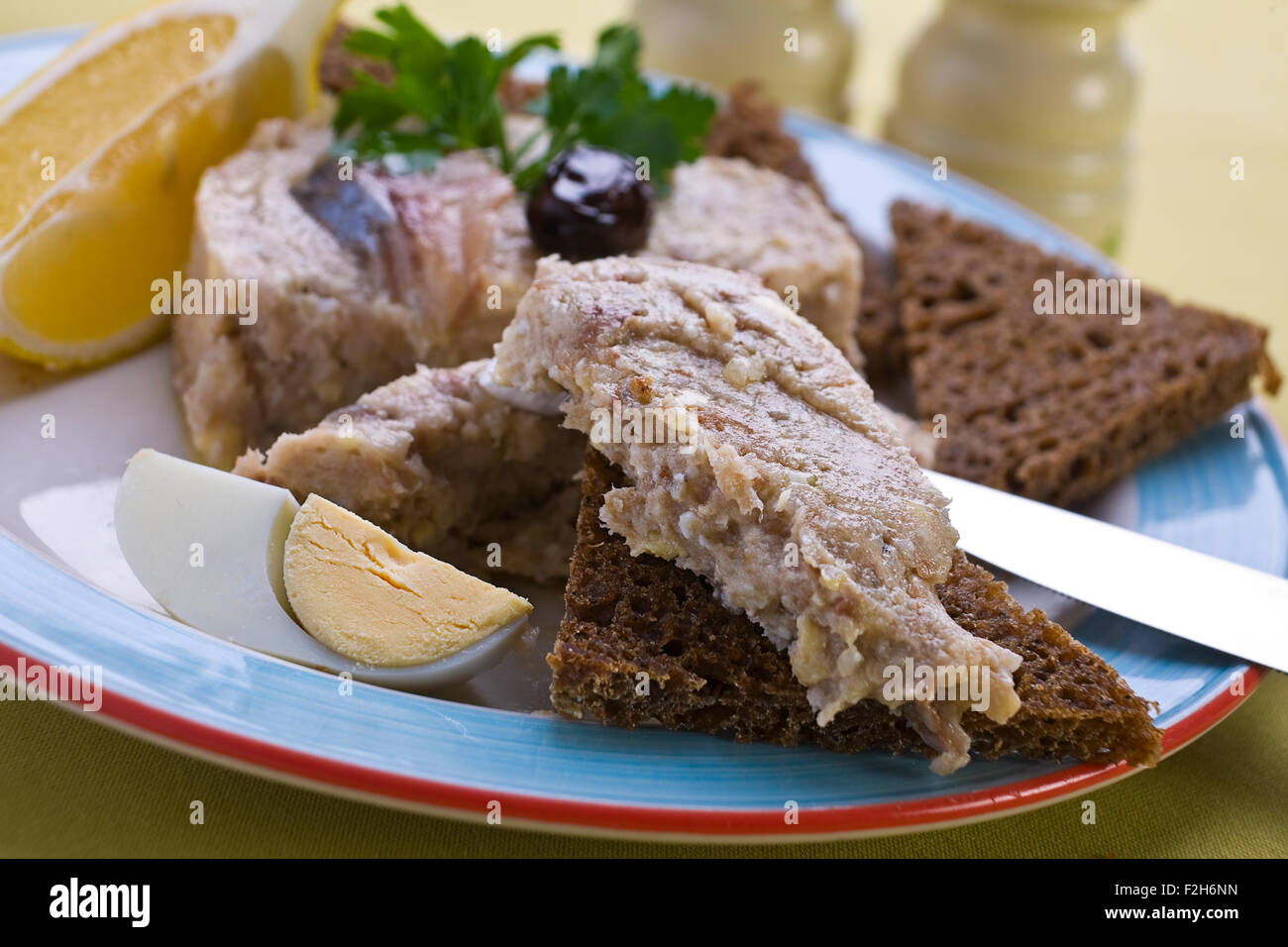 Herring forshmak with brown bread closeup Stock Photo - Alamy