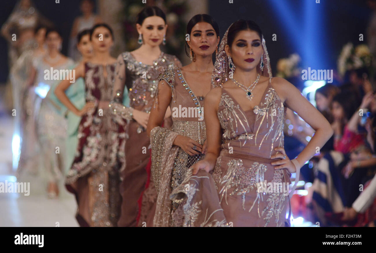 Lahore, Pakistan. 18th Sep, 2015. Pakistani models presents their ...