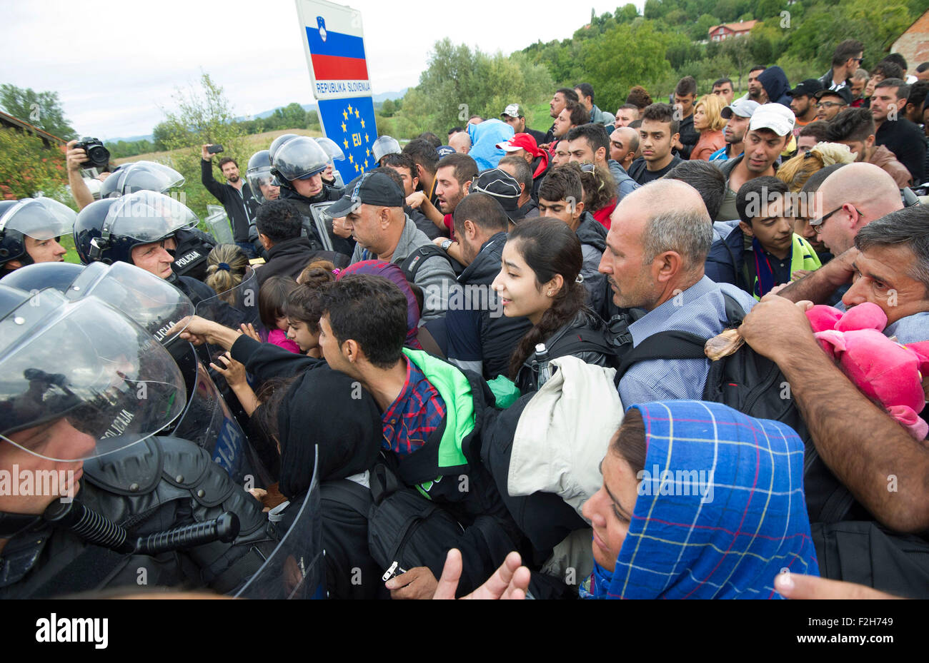 Brdovec, Croatia. 19th Sep, 2015. Slovenian riot police block refugees ...