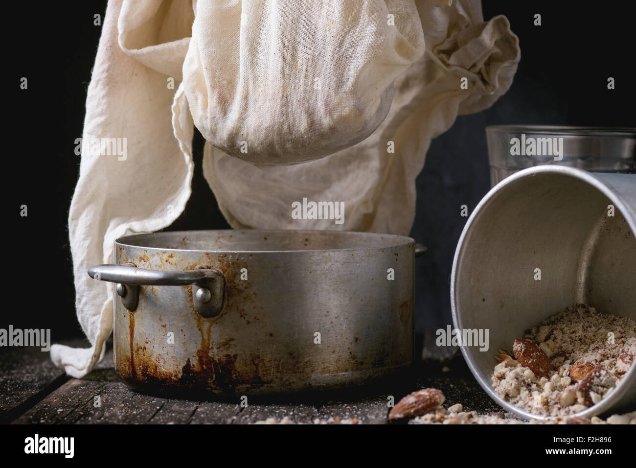 Process of making non-dairy almond milk - extraction of grain almond ...