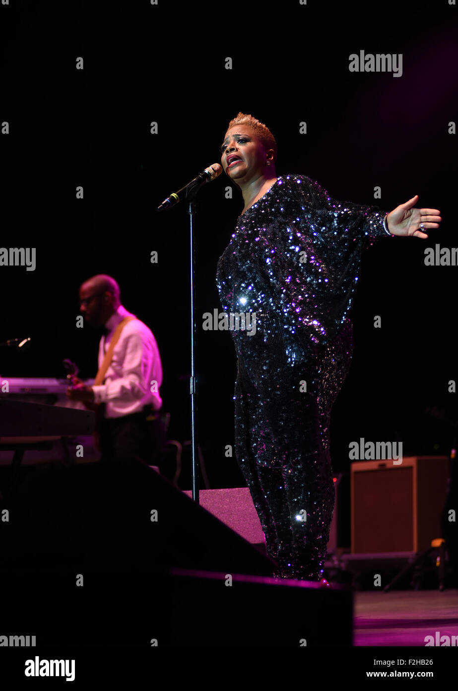 Portsmouth, VIRGINIA, USA. 18th Sep, 2015. AVERY SUNSHINE brings the ...