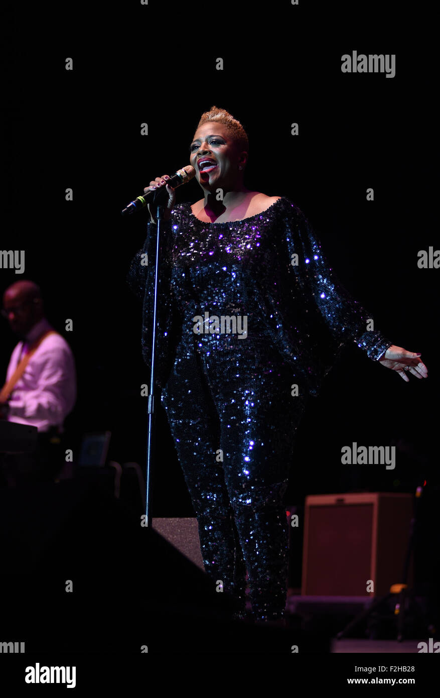 Portsmouth, VIRGINIA, USA. 18th Sep, 2015. AVERY SUNSHINE brings the ...