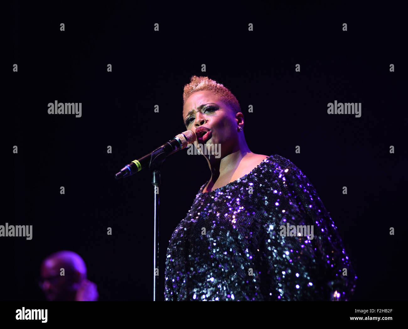 Portsmouth, VIRGINIA, USA. 18th Sep, 2015. AVERY SUNSHINE brings the ...