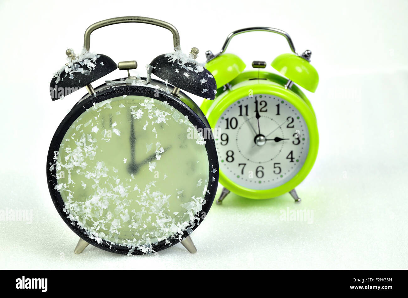 Clock face showing time two hi-res stock photography and images - Alamy