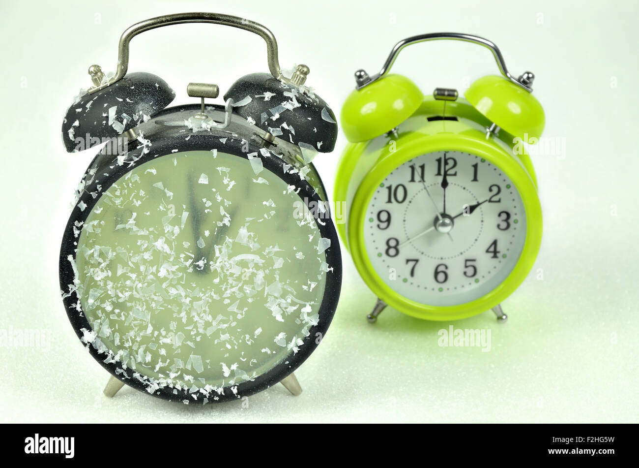 Clock face showing time two hi-res stock photography and images - Alamy