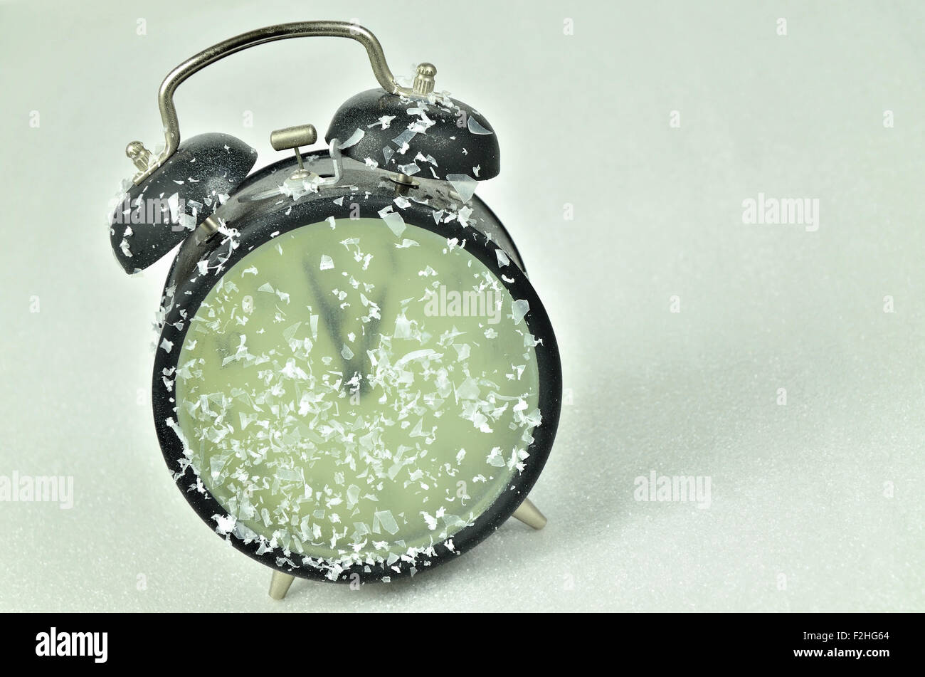Clock face showing time three hi-res stock photography and images - Alamy