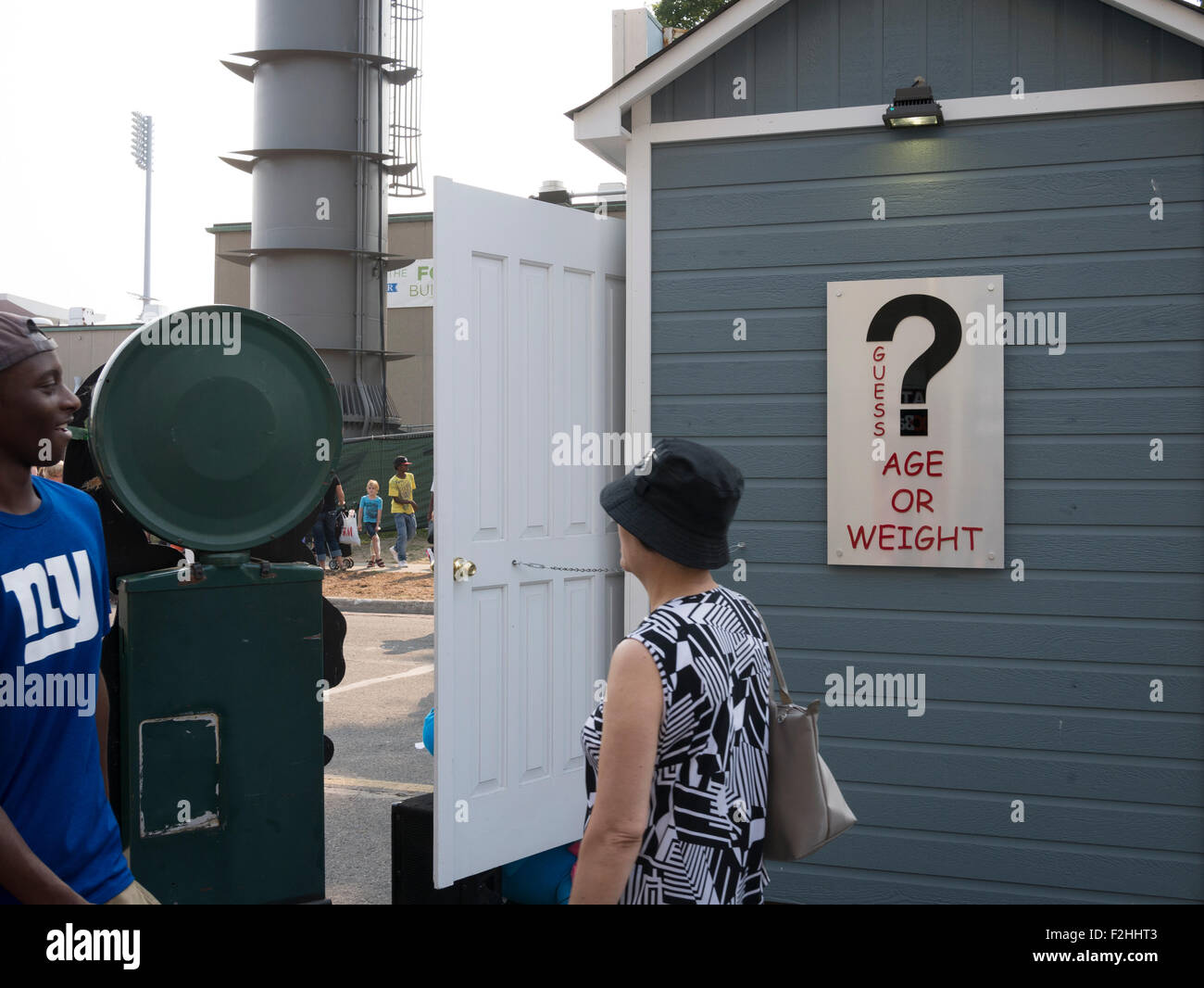 Guess the weight hi-res stock photography and images - Alamy