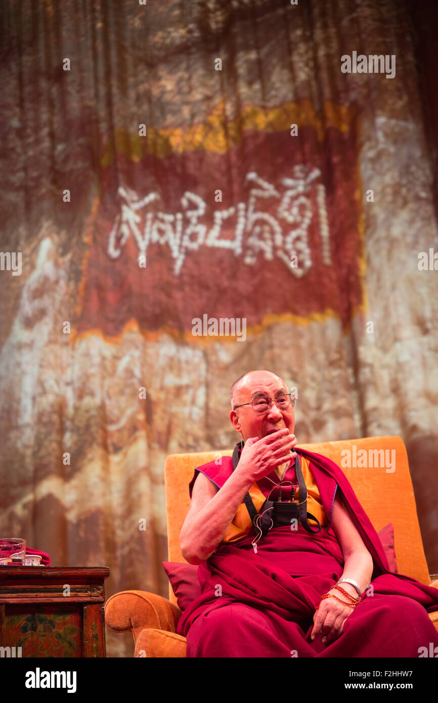 Monk bhuddhist tibet yawning hi-res stock photography and images - Alamy