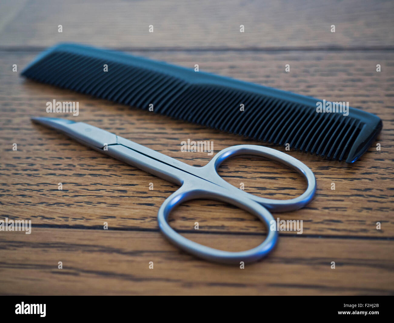 scissors and comb Stock Photo - Alamy