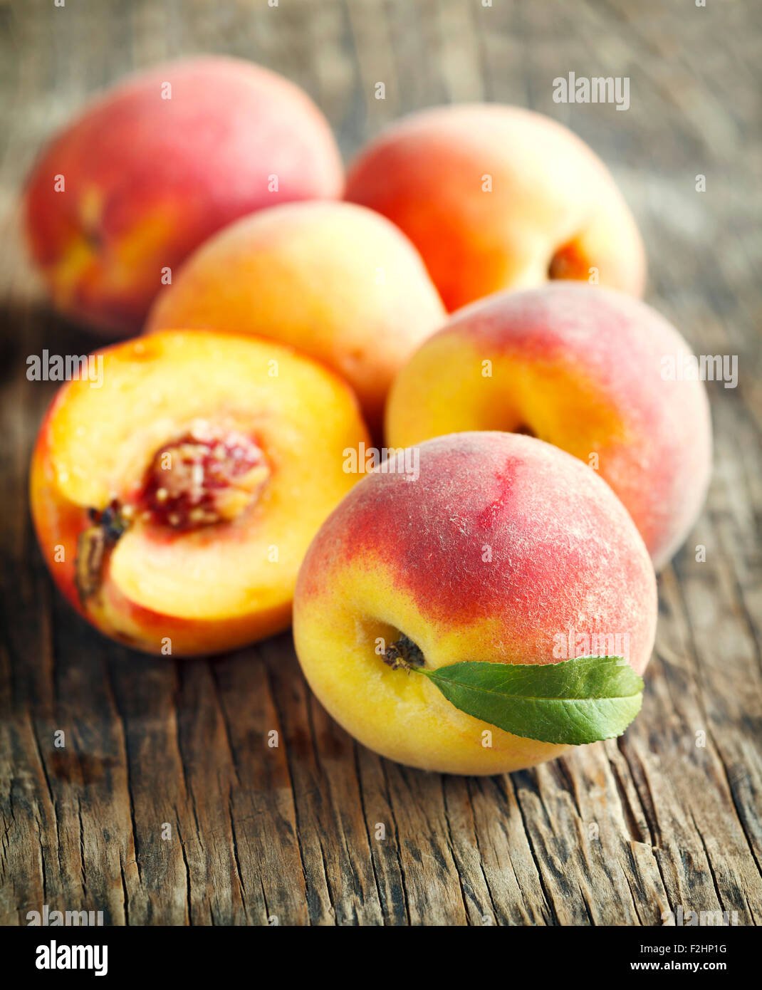 Peaches hi-res stock photography and images - Alamy