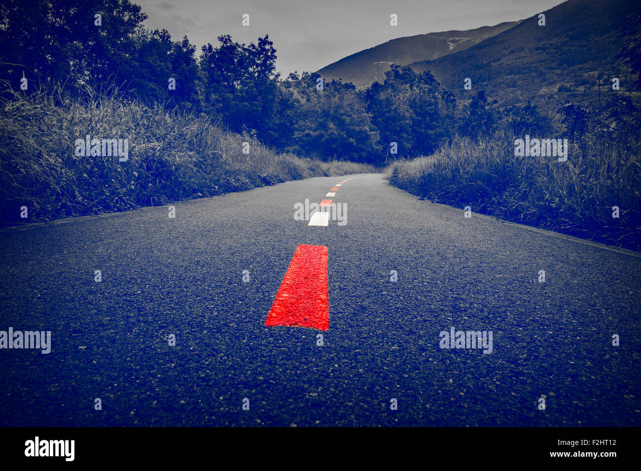 Paved cycle lane with yellow path - far destination Stock Photo - Alamy