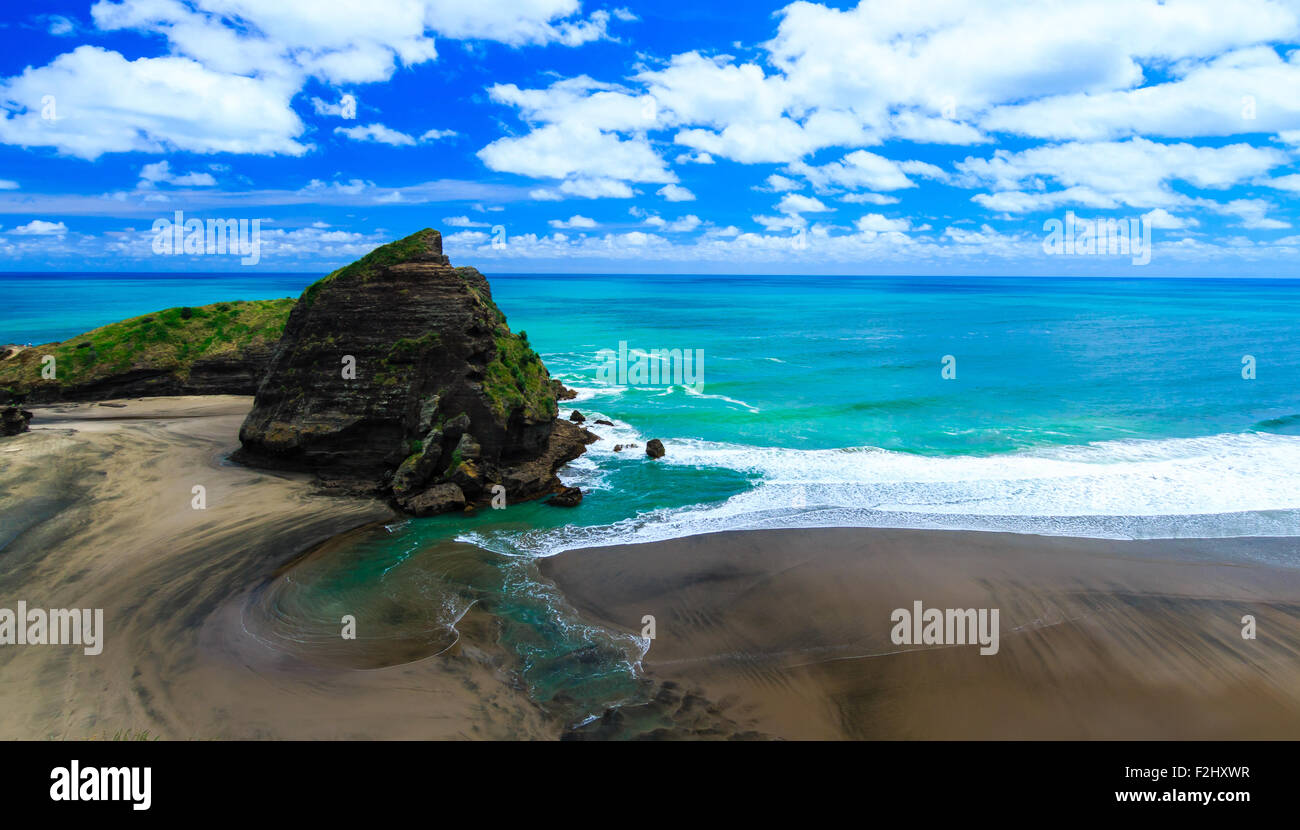 Piha beach new zealand hi-res stock photography and images - Alamy