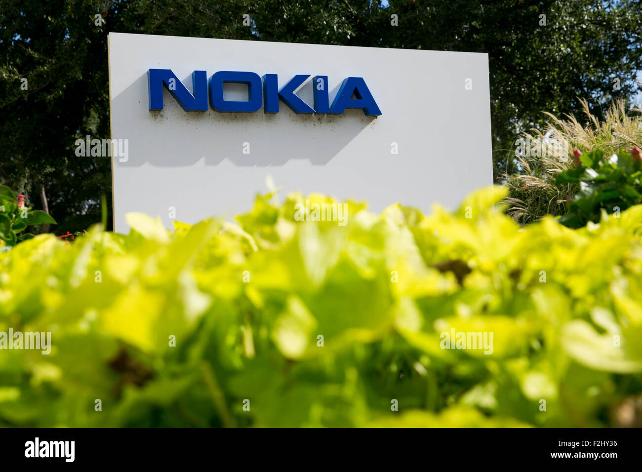 Nokia logo hi-res stock photography and images - Alamy