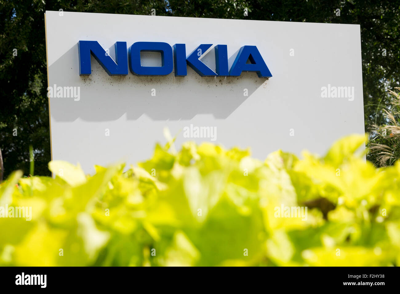 Nokia logo hi-res stock photography and images - Alamy