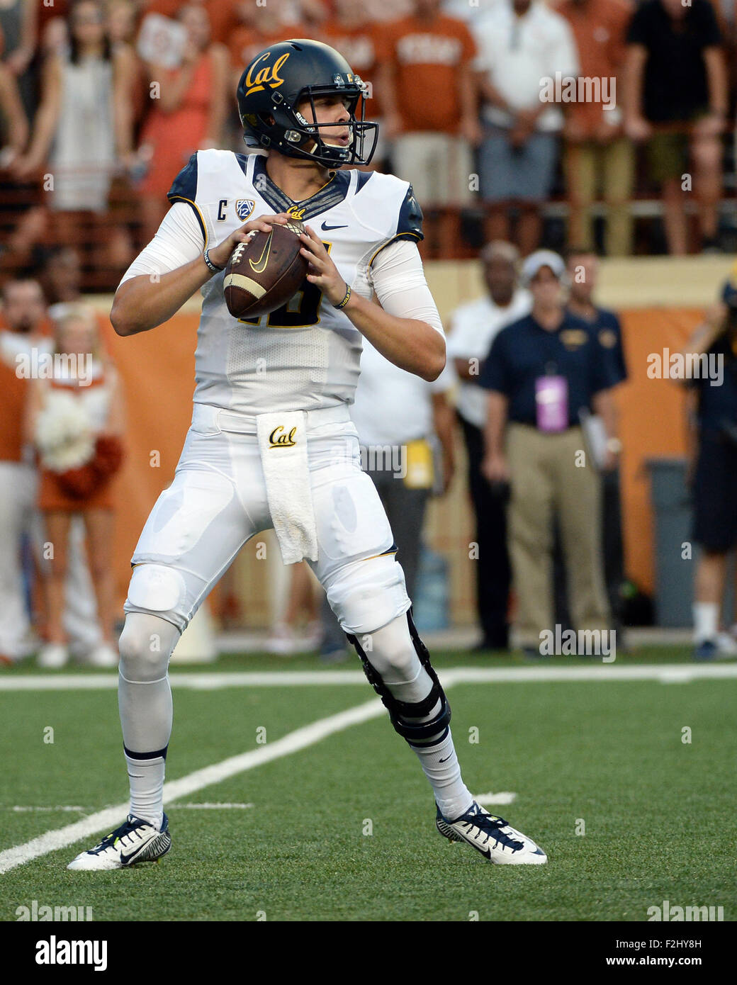 Halftime. 19th Sep, 2015. Jared Goff #16 of the California Golden Bears ...