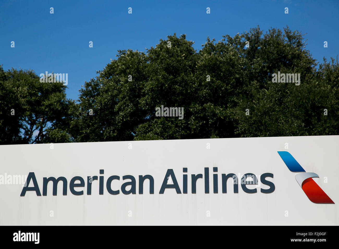 American airlines sign hi-res stock photography and images - Alamy