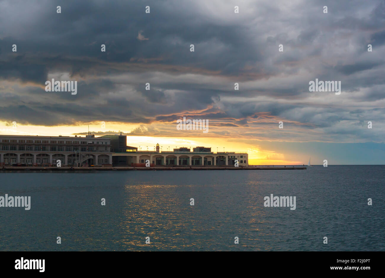 Harbor sunset view hi-res stock photography and images - Alamy