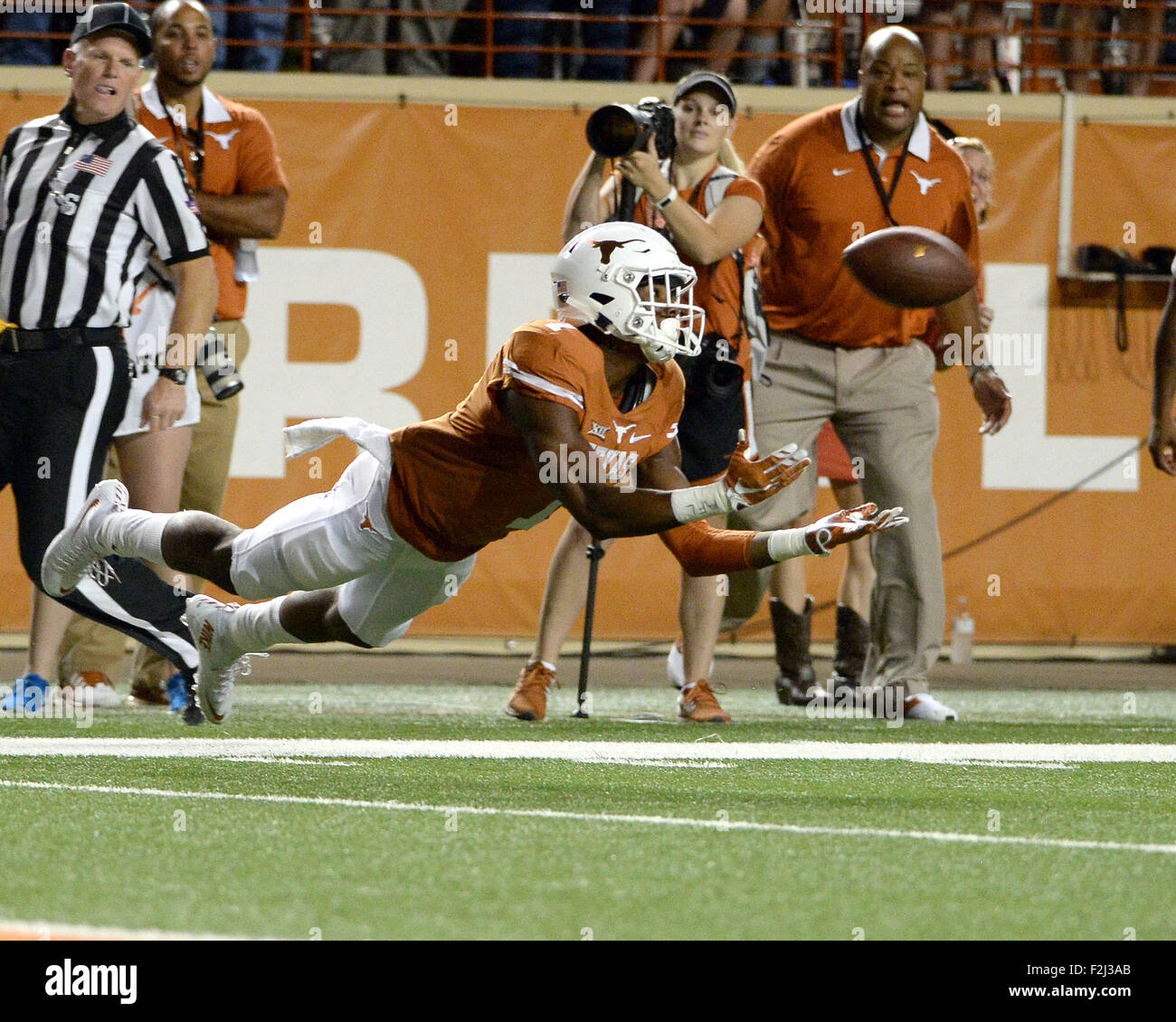 Austin, Texas, USA. 19th September, 2015. Daje Johnson #4 of the Texas ...