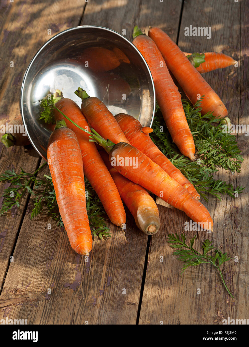 Fresh carrot vegetable on wood table Stock Photo - Alamy