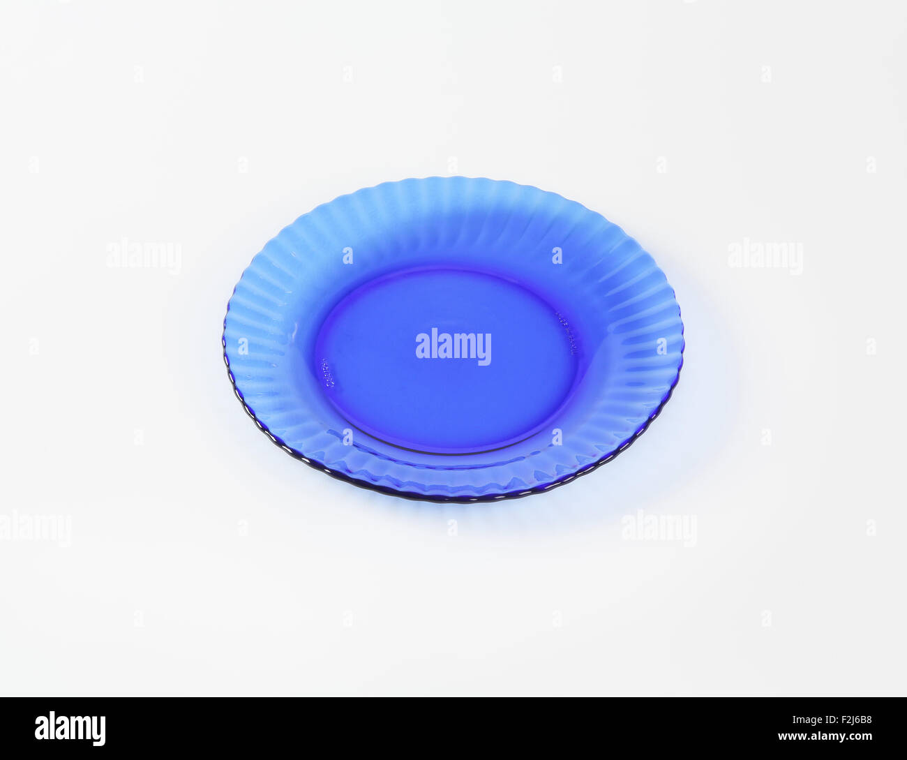empty blue plate on white background Stock Photo - Alamy