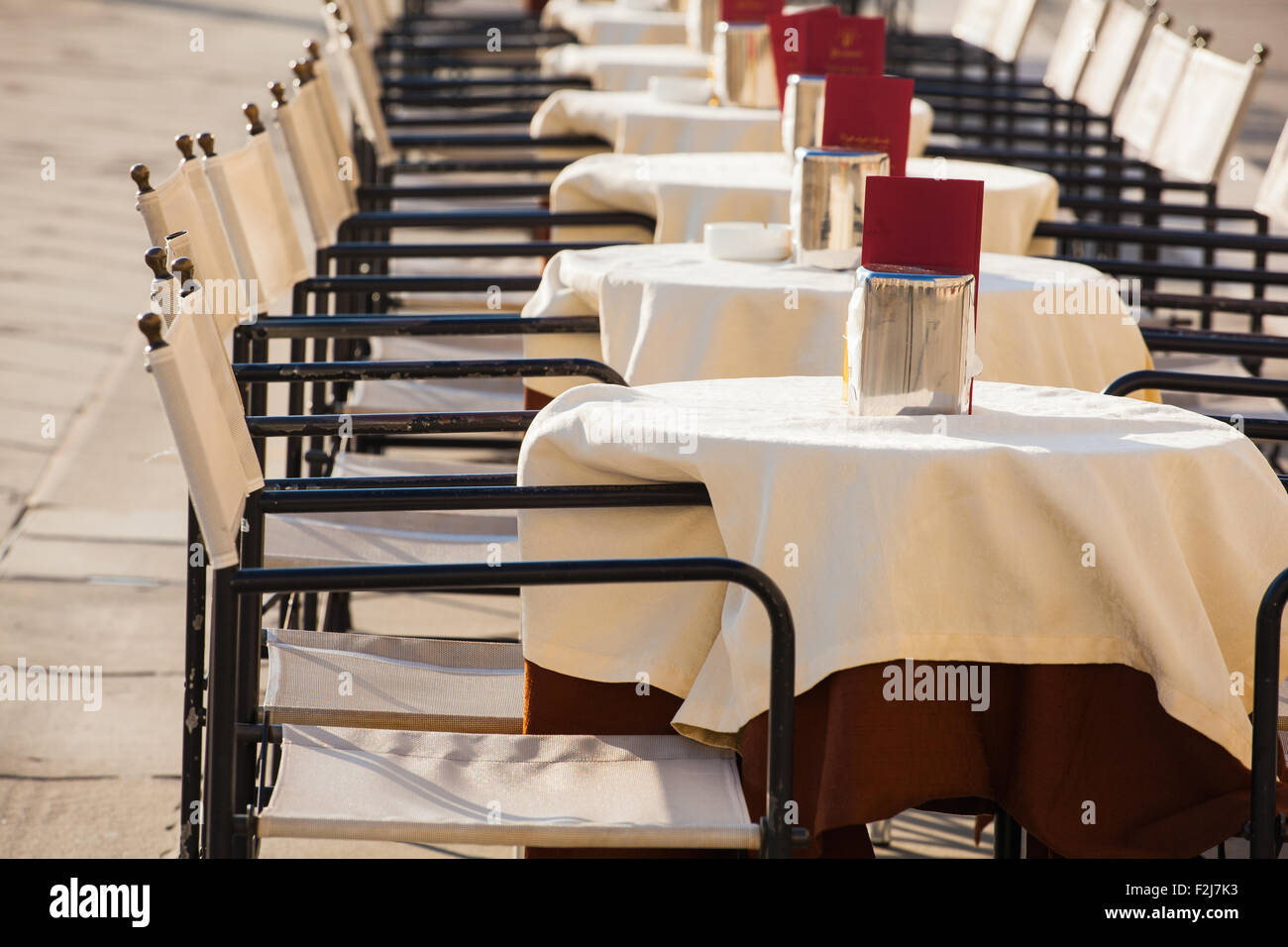Empty coffee bar tables hi-res stock photography and images - Alamy