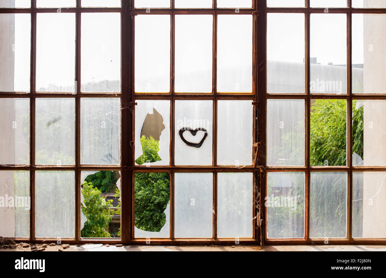 Broken glass heart hi-res stock photography and images - Alamy