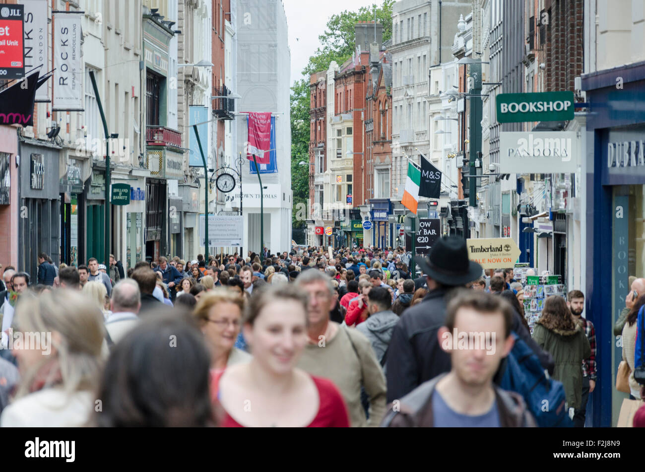 Shoppers on Grafton Street, Dublin, Ireland Stock Photo - Alamy