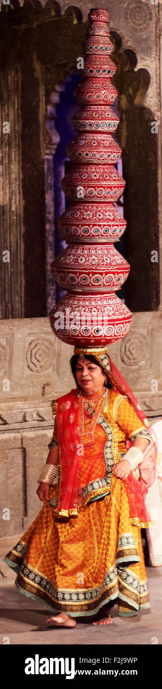 Rajasthani traditional dance Stock Photo - Alamy