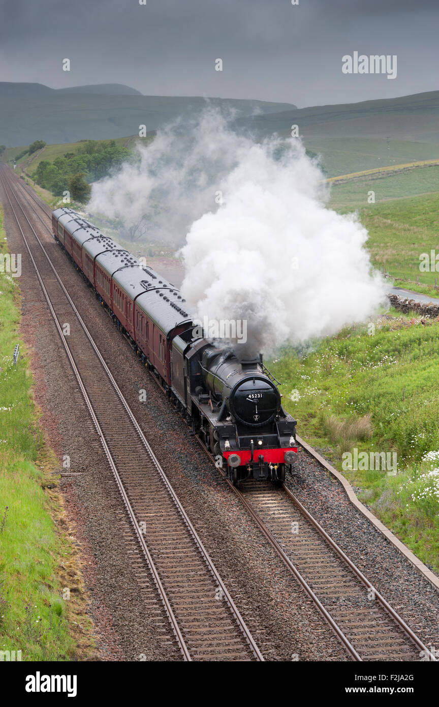 lMS 45231 Stanier Class steam engine makes its way up the Aisgill ...