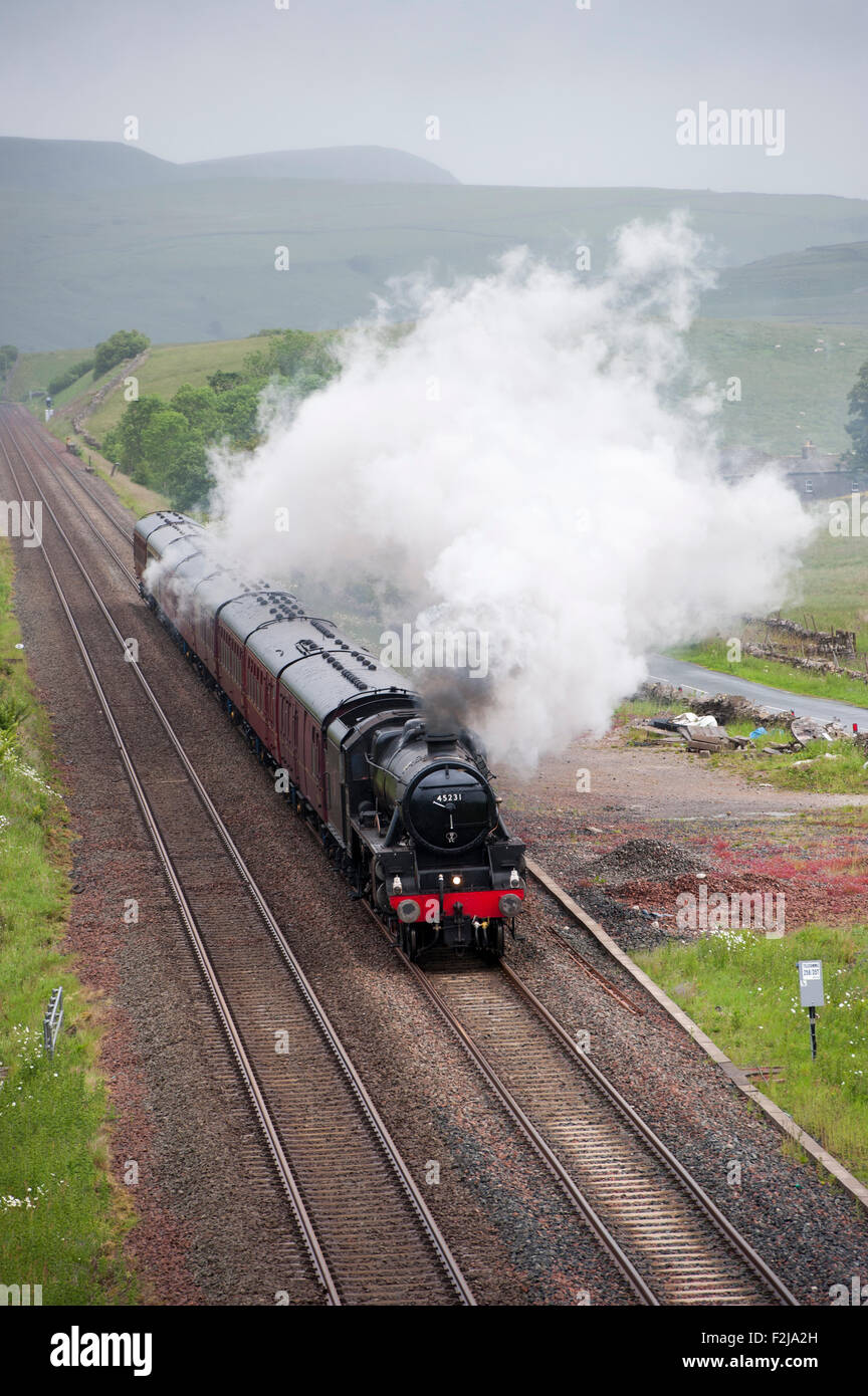 lMS 45231 Stanier Class steam engine makes its way up the Aisgill ...