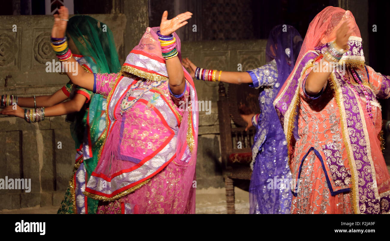 Rajasthani traditional dance Stock Photo - Alamy