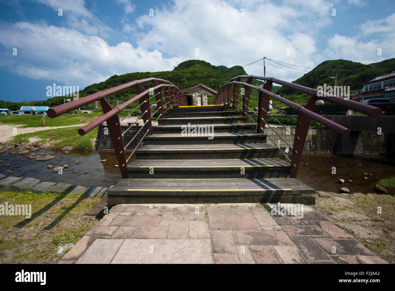 view of bridge in green park Stock Photo - Alamy