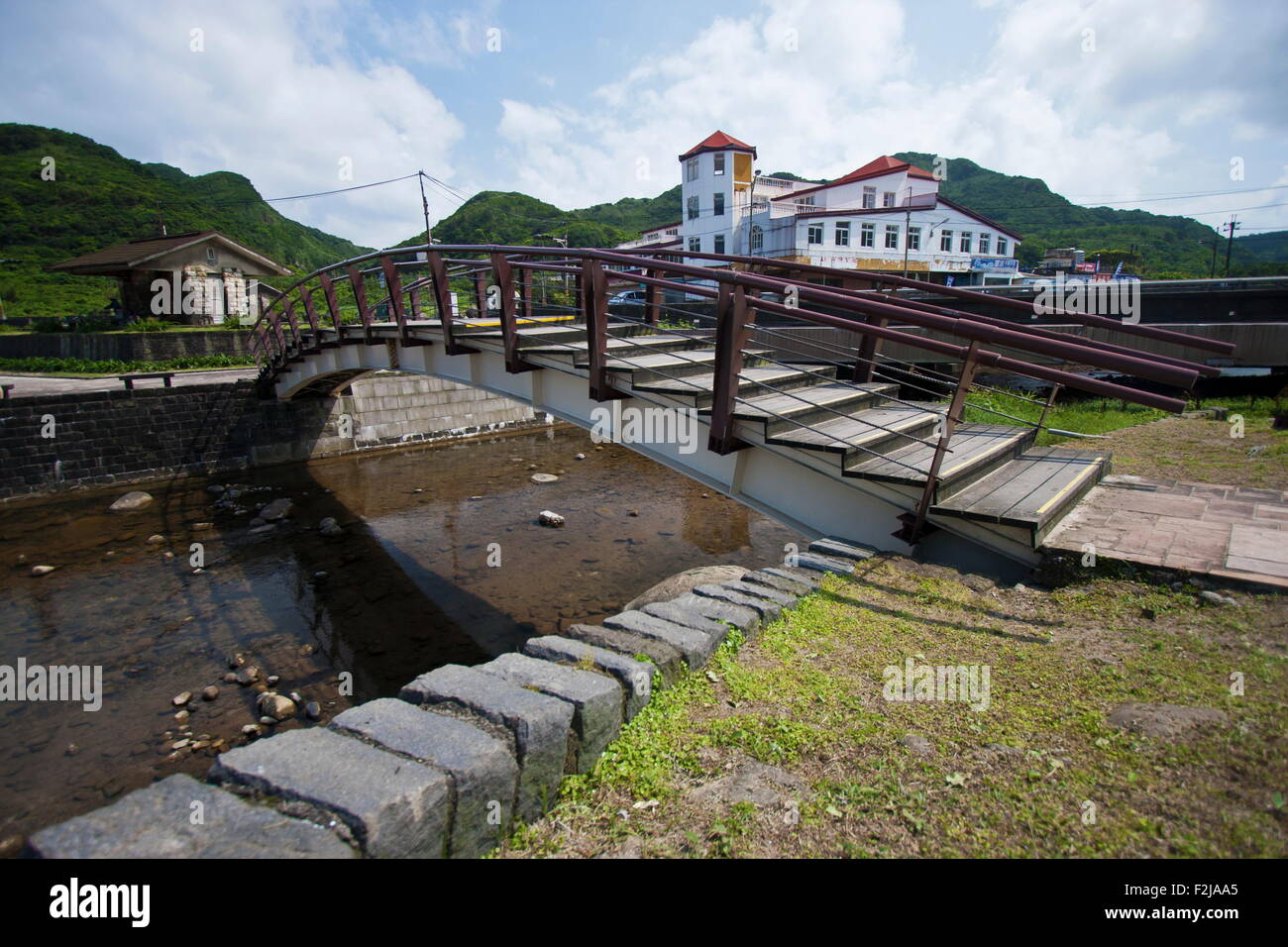 view of bridge in green park Stock Photo - Alamy