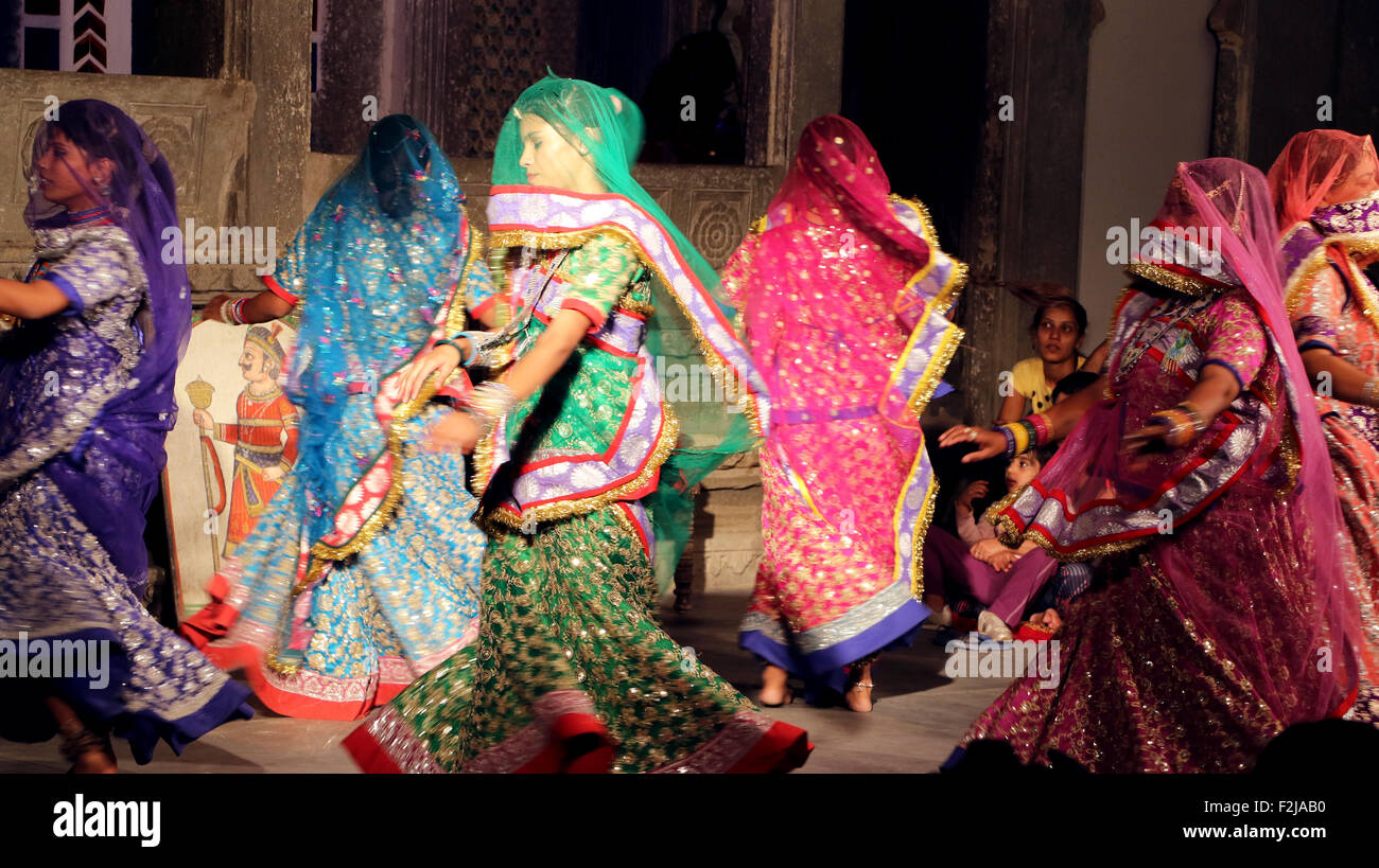 Rajasthani traditional dance Stock Photo - Alamy