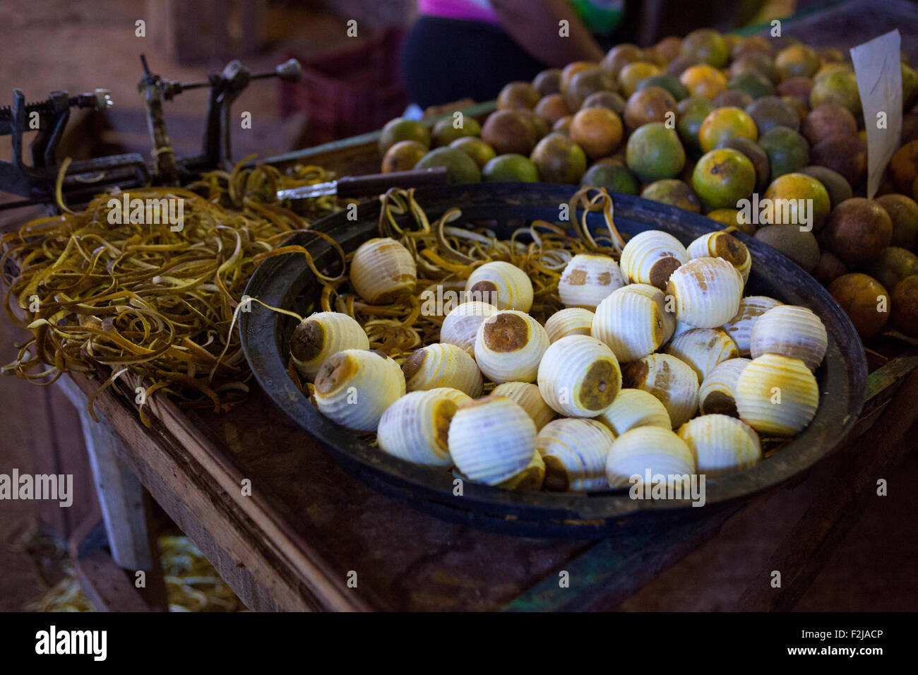 Peeled oranges in a market in Havana, Cuba Stock Photo - Alamy