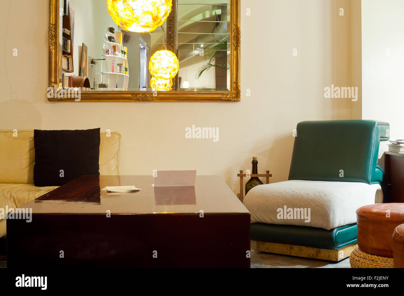 Pub furniture hi-res stock photography and images - Alamy