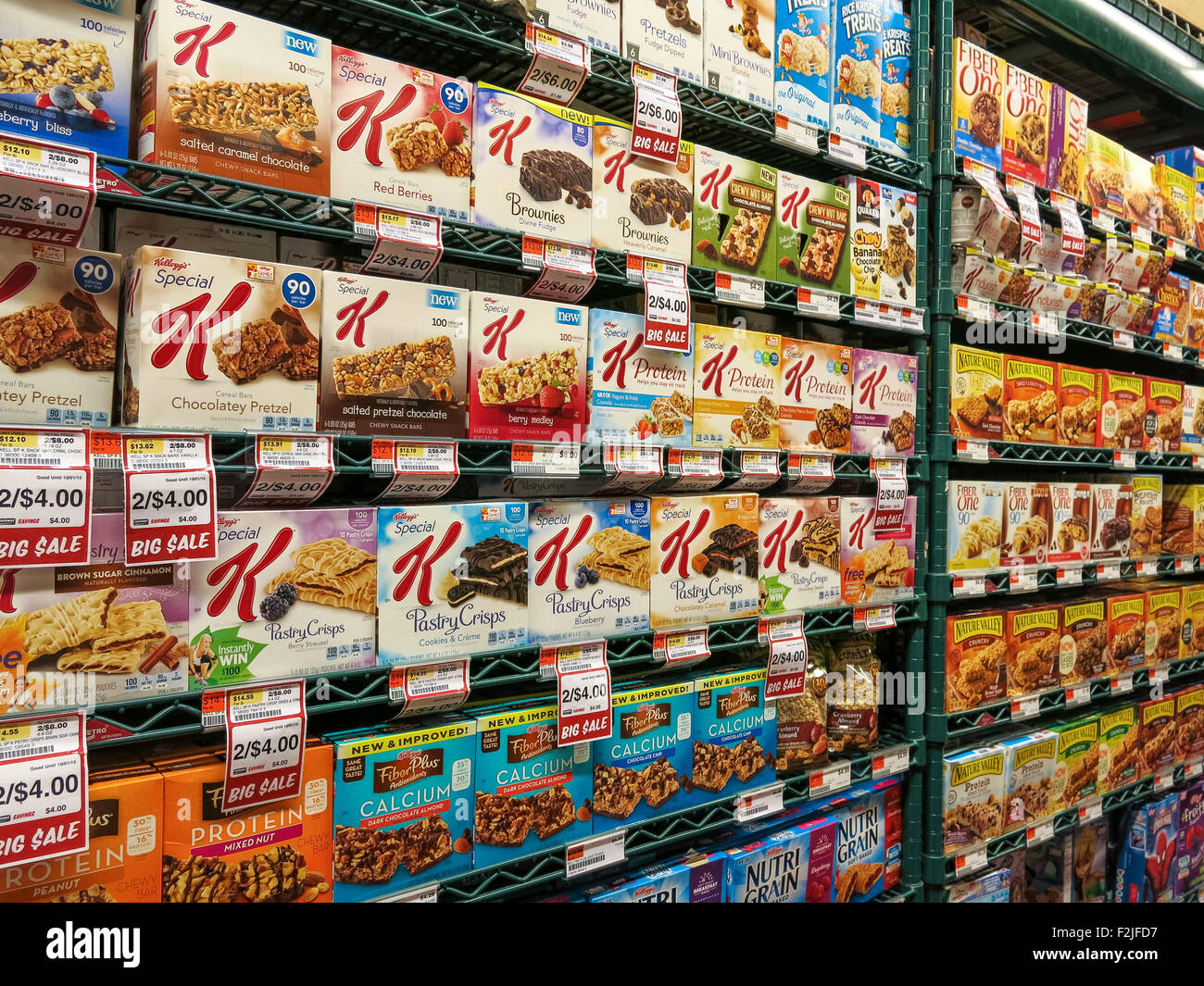 Protein bar section market hi-res stock photography and images - Alamy