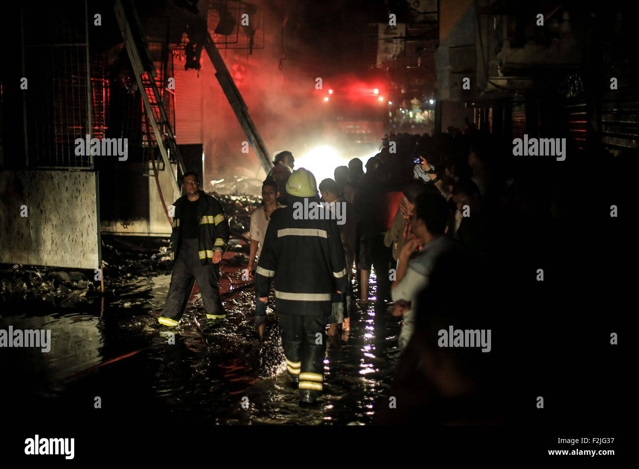 Sept. 19, 2015 - Cairo, Cairo, Egypt - Egyptian firefighters inspect ...