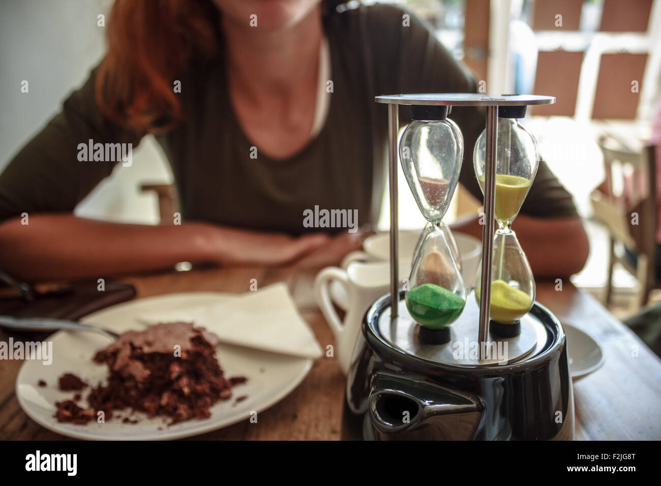 Hourglass woman hi-res stock photography and images - Alamy